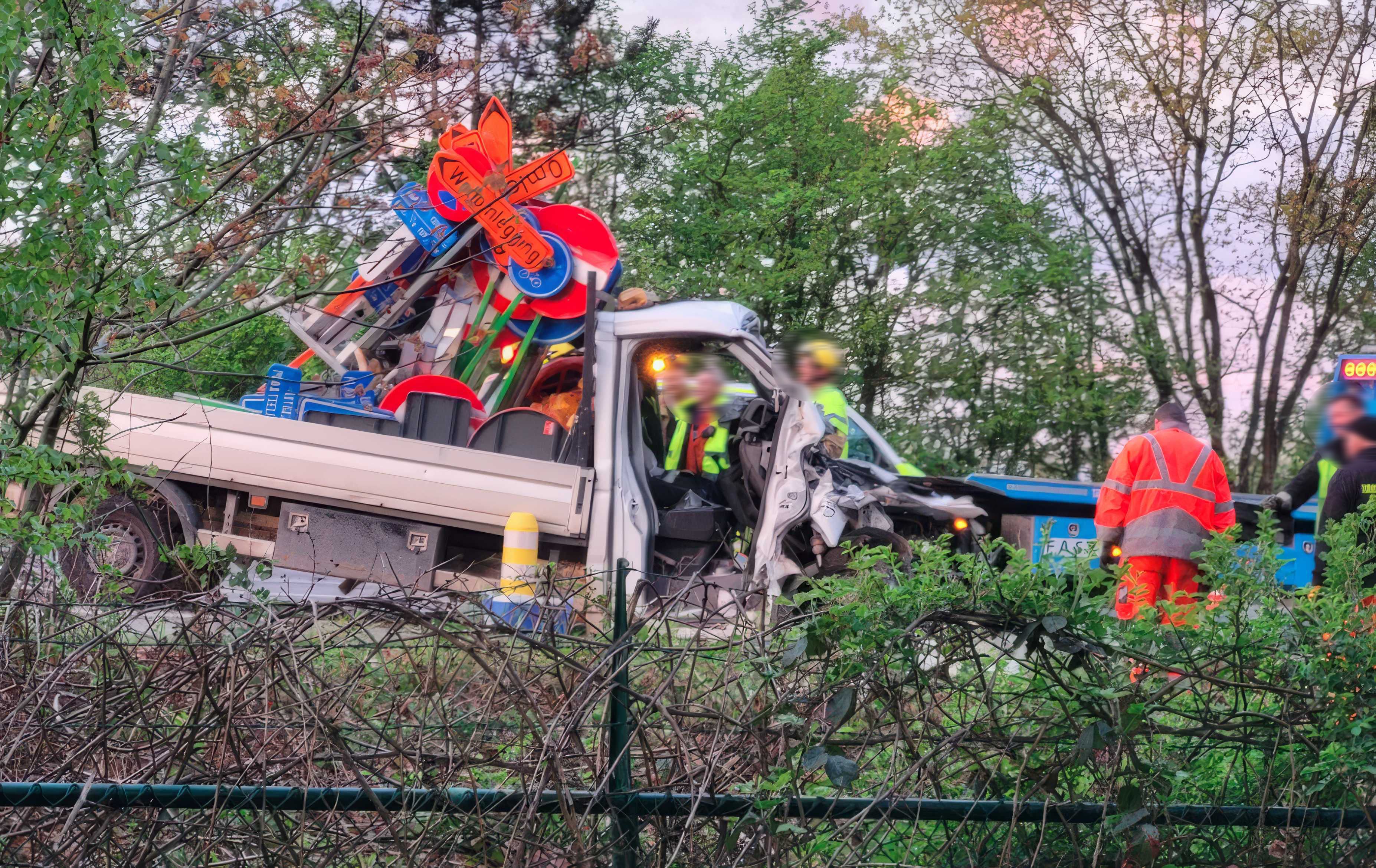 Lange file na zwaar ongeval op E34: 'Bestuurder levensgevaarlijk gewond' | RTV